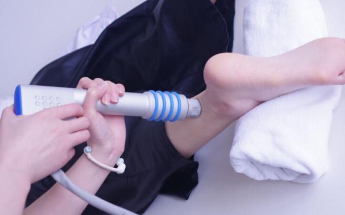 Extracorporeal Acoustic Wave Therapy Machine For Chronic Plantar ...